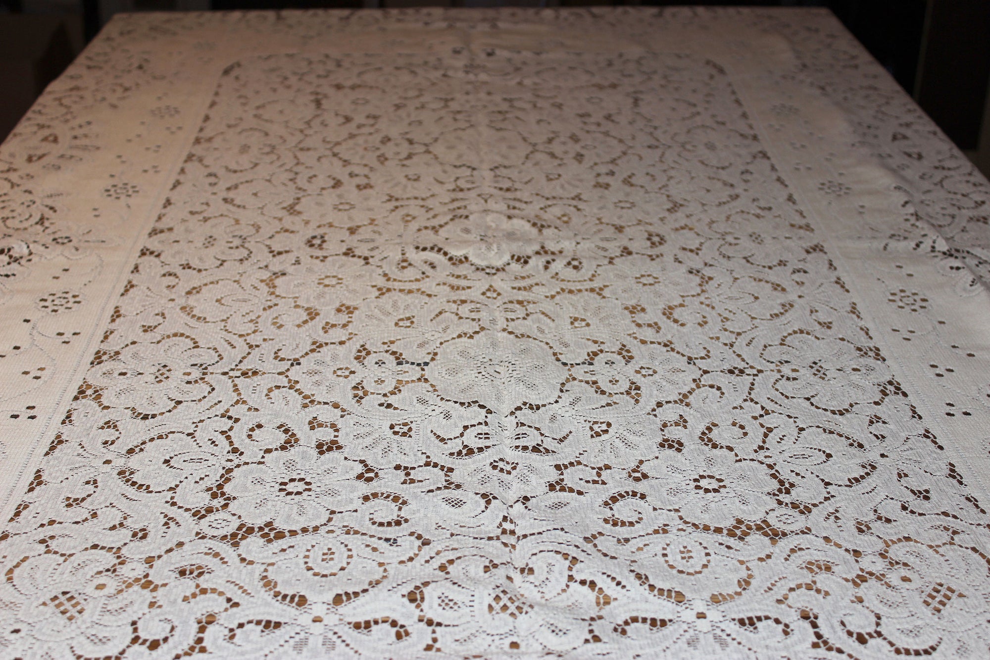 Lace Tablecloth, Vintage – With A Past