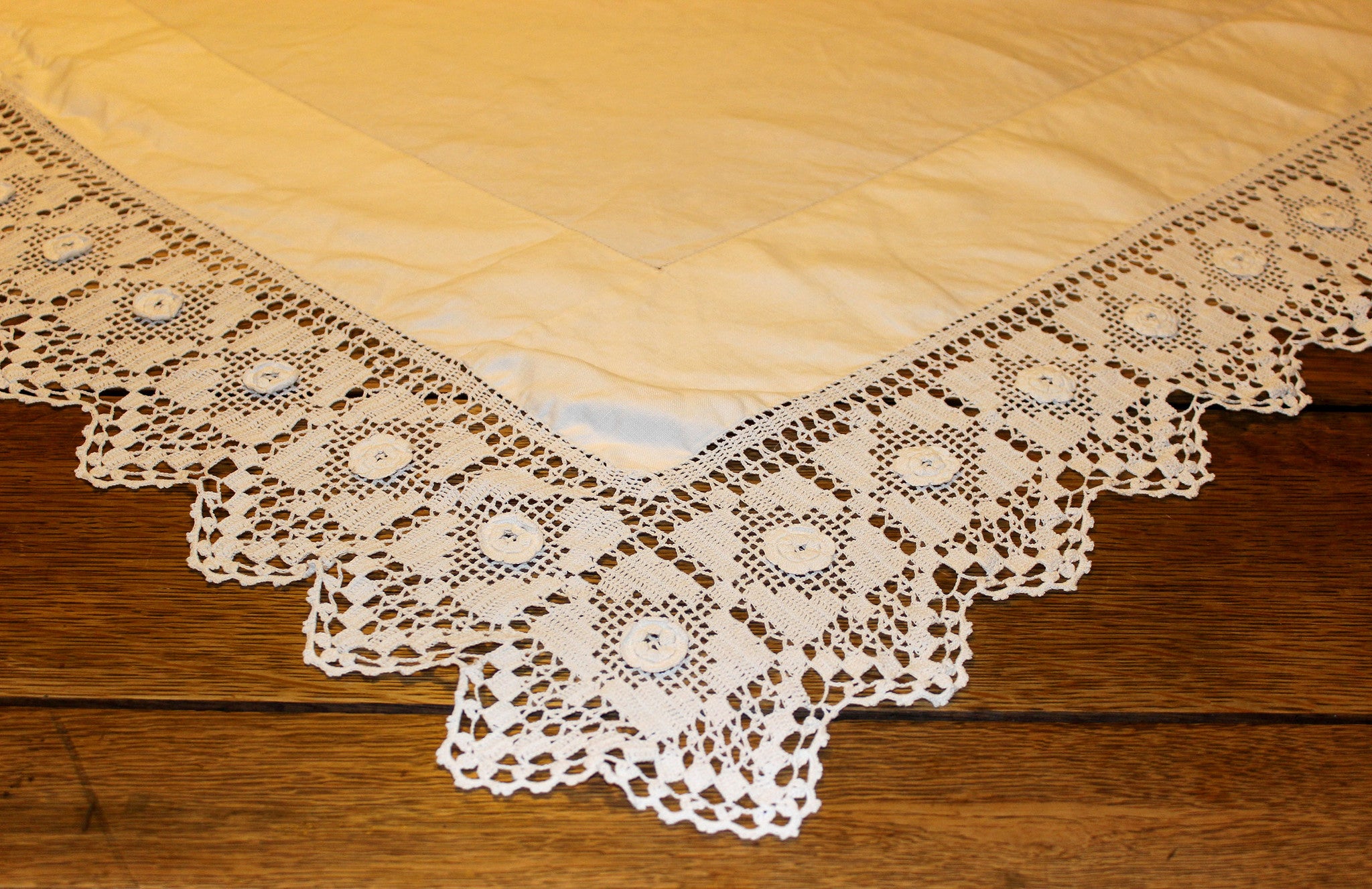 Natural Linen and Lace Luncheon Cloth – With A Past